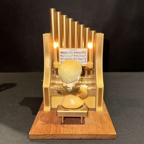 Vintage | Holiday | Old Vintage Music Box With Angel That Plays Silent ...